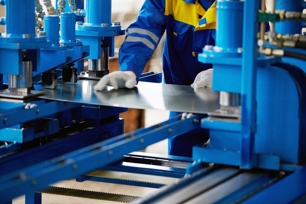Operating a Sheet Metal Brake Safely: A Guide | Rapid MTS